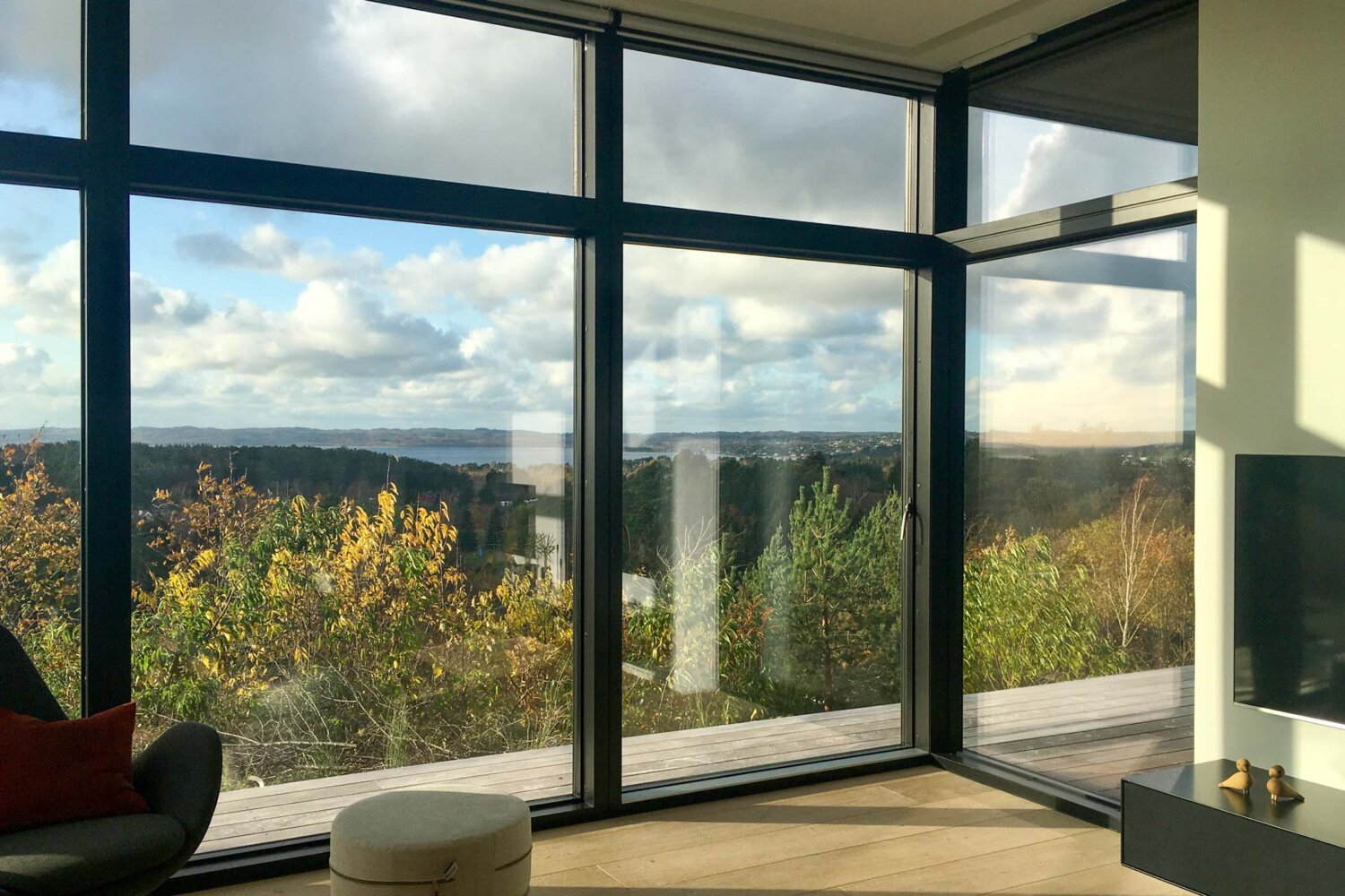 Gulv til loft vinduer | Små og store vinduer fra gulv til loft | Se her